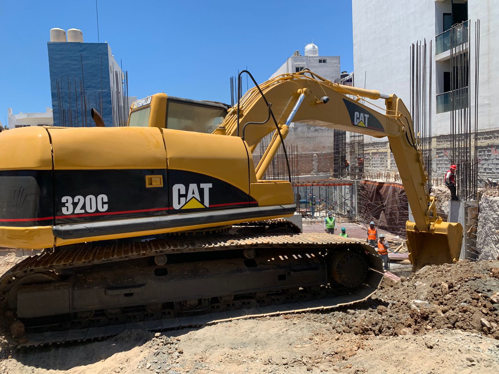 CATERPILLAR EXCAVADORA 320C – GARAGE MOTORS